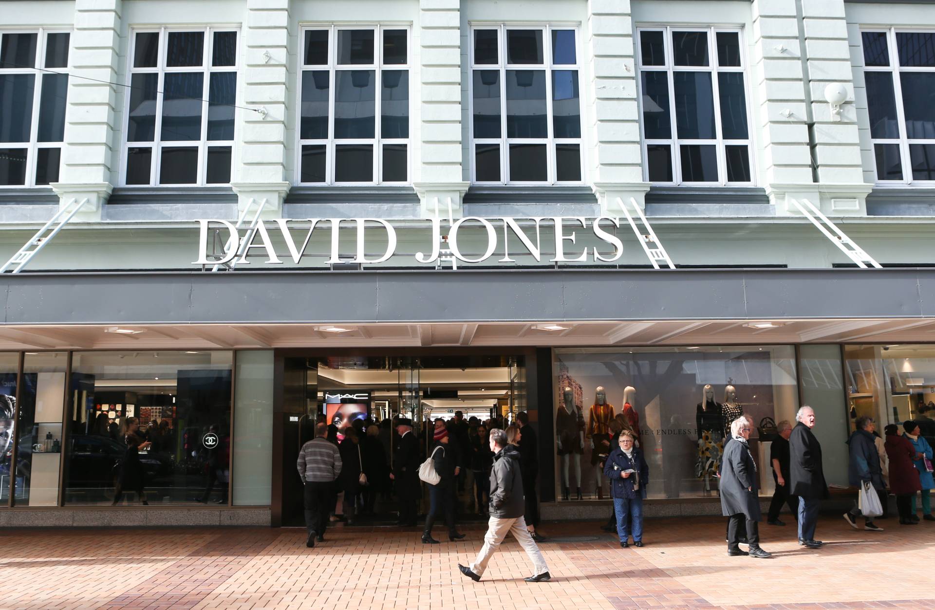 David Jones closer to opening as it seeks 100 employees