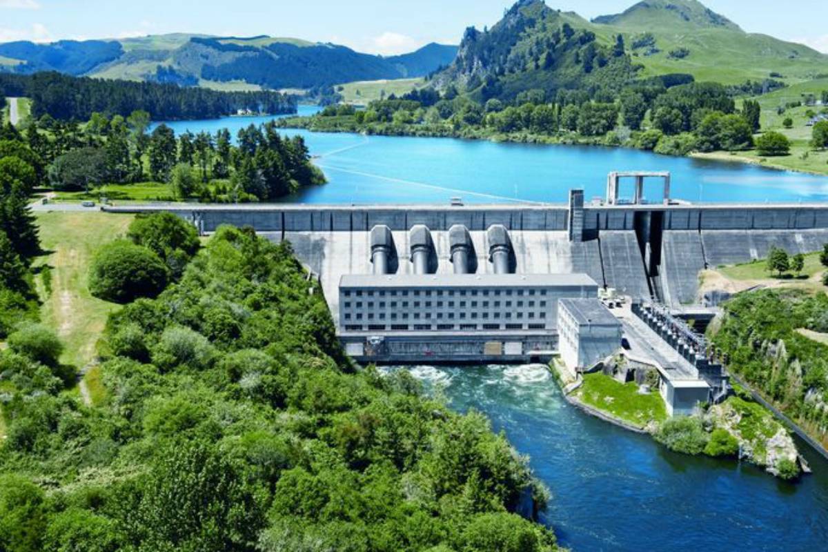 Mixed ownership model a success for taxpayers and investors