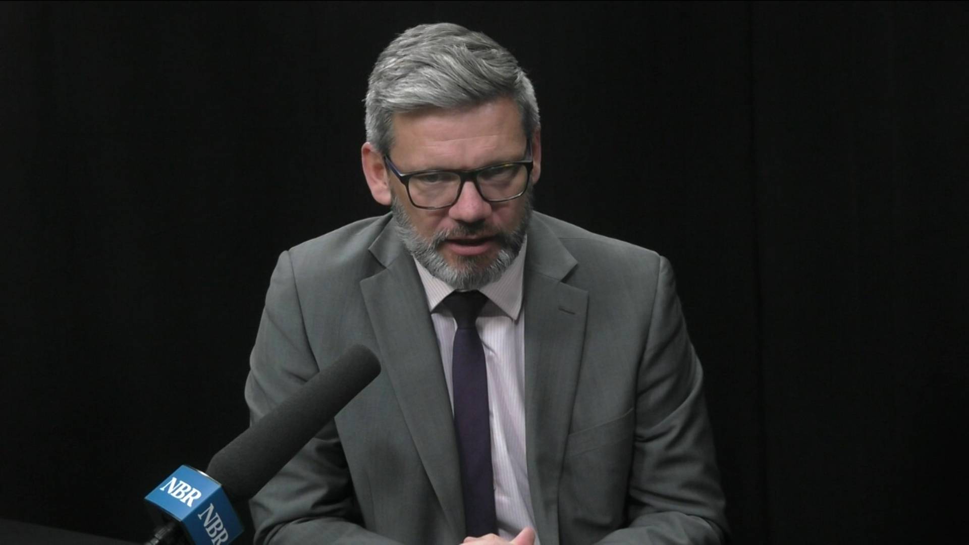 Government extends work visa expiration dates