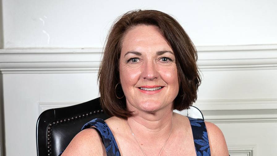 Maria Slade wins NZSA Business Journalism news award