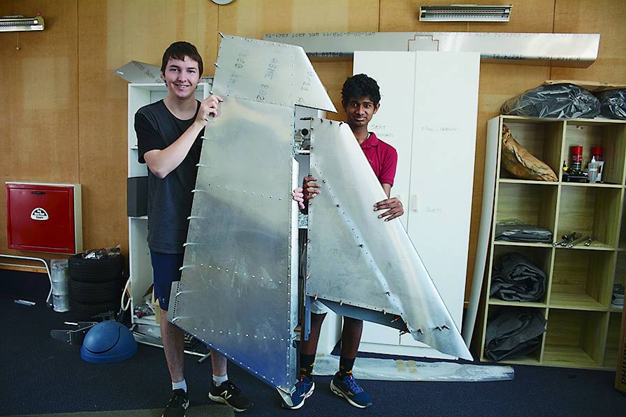 Auckland college starts aircraft building project