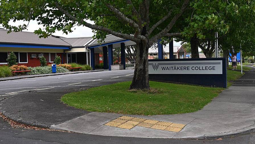 Waitākere College sets up business school with businessman's help
