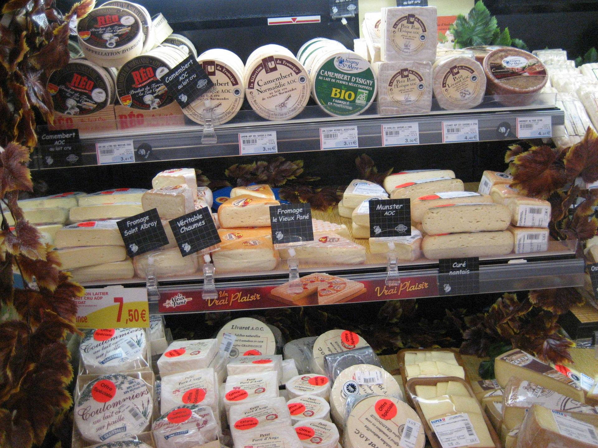 Cheese the toast of latest record NZ commodity prices