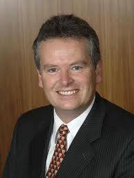 Hundreds farewell Justice Sir Robert Chambers