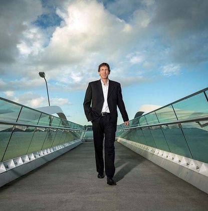 Metro Glass shares tumble after weaker-than-expected guidance