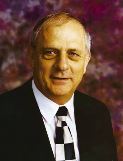 Sir Dryden Spring retires from ANZ